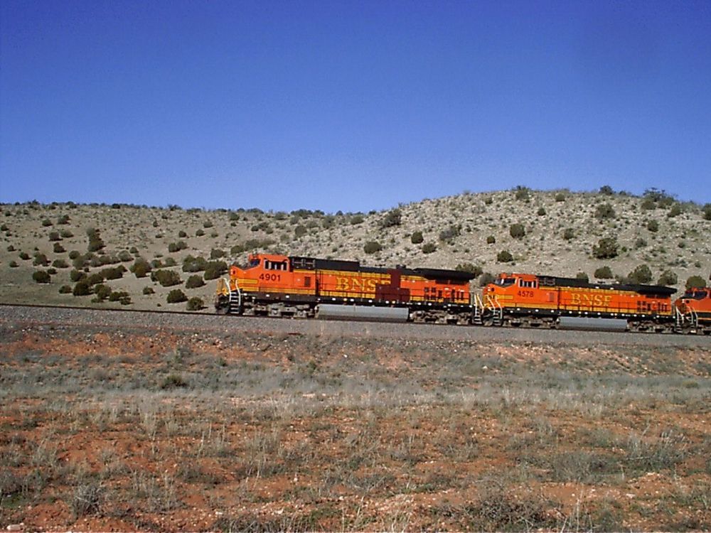 BNSF 4901 and 4578